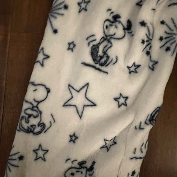 Peanuts | Intimates & Sleepwear | Peanuts Snoopy Patriotic Robe | Poshmark